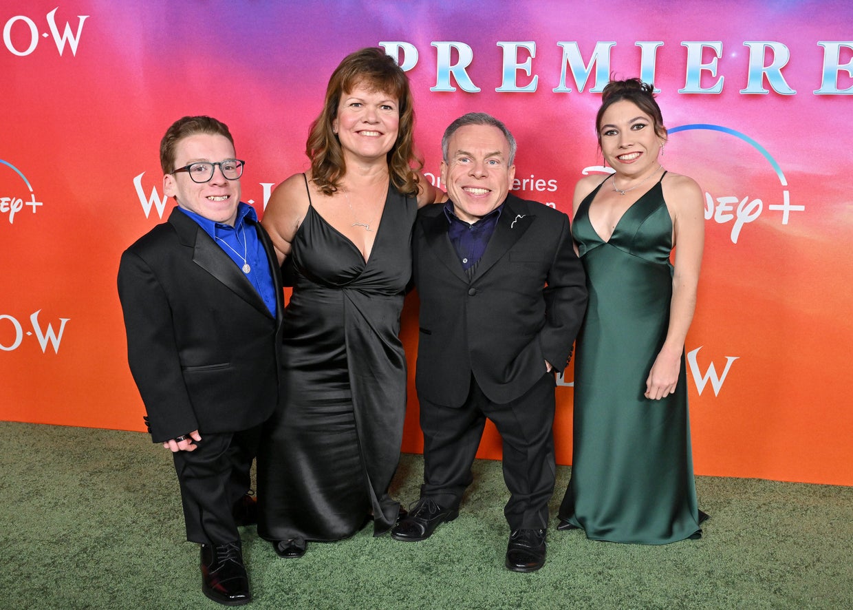 "Harry Potter" actor Warwick Davis mourns death of his wife, who ...