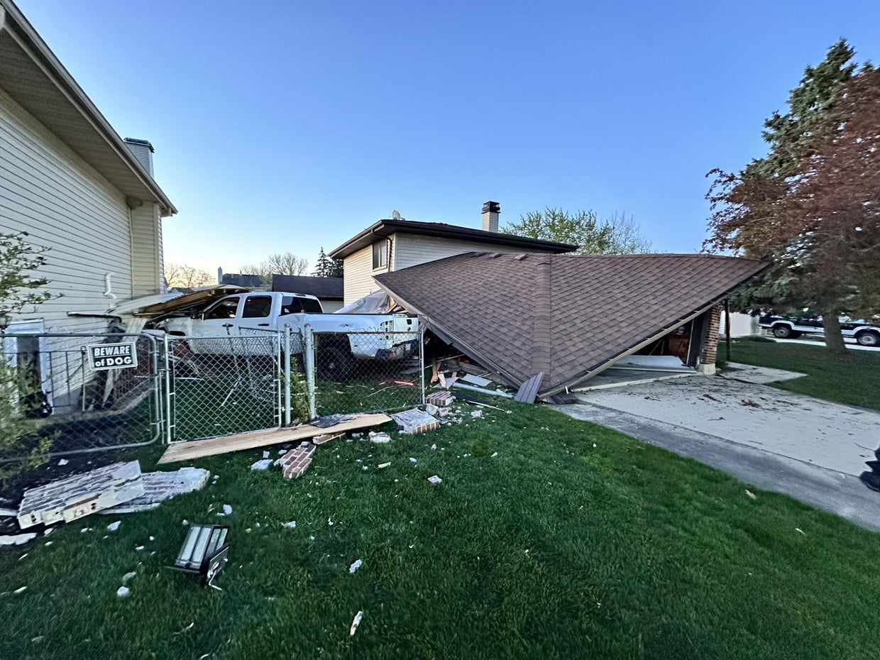 Car crashes into suburban Chicago home, causes gas leak - CBS Chicago