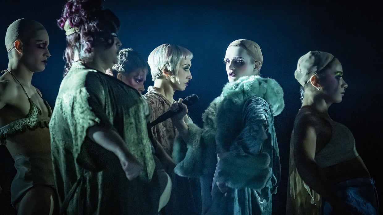 Willkommen, Bienvenue, Welcome: "Cabaret" returns to Broadway - CBS News