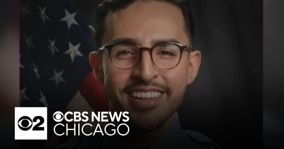 Community remembers slain Chicago Police Officer Luis Huesca - CBS Chicago