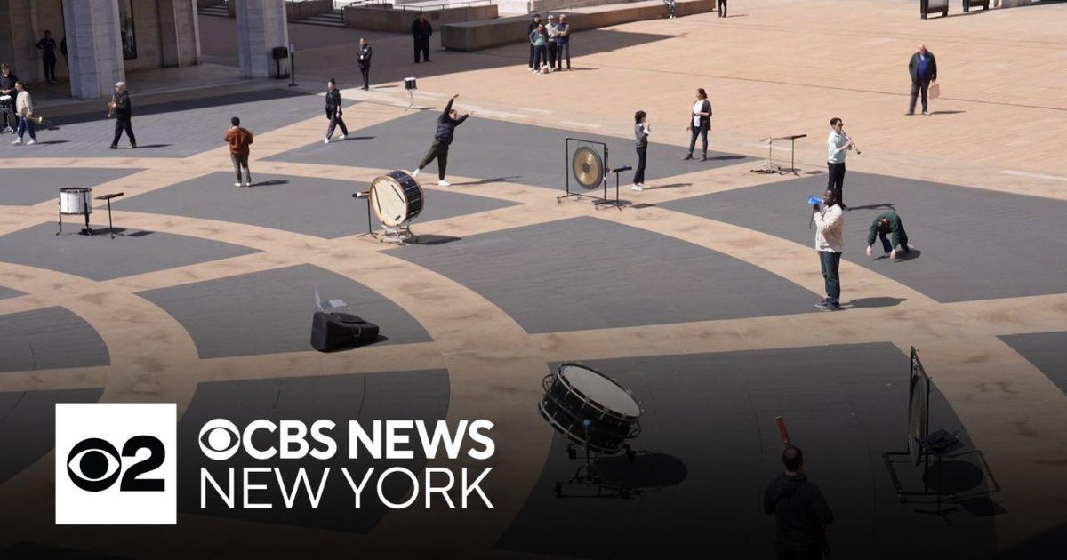 Juilliard students surround New Yorkers with music, dance for Earth ...