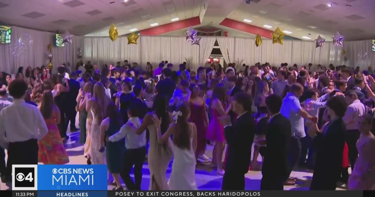 Students with special needs attend prom at Miami high school - CBS Miami