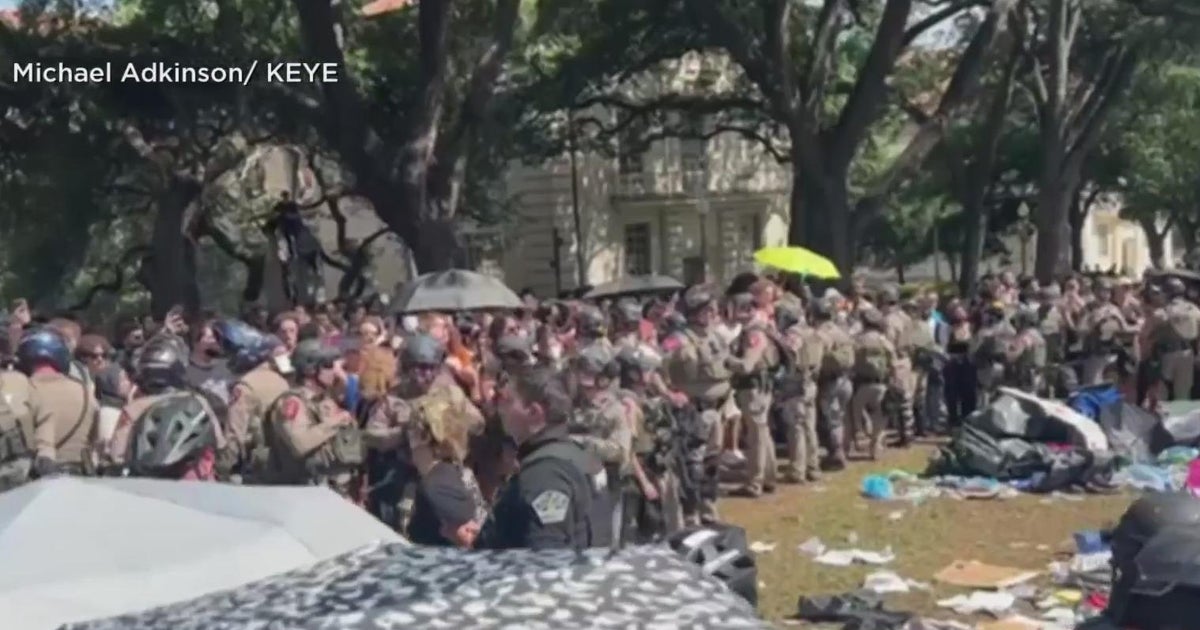 Protests at UT Austin intensify - CBS Texas