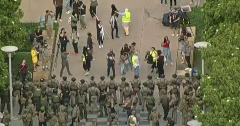 Protesters remain on UTD campus after police clear encampments - CBS Texas