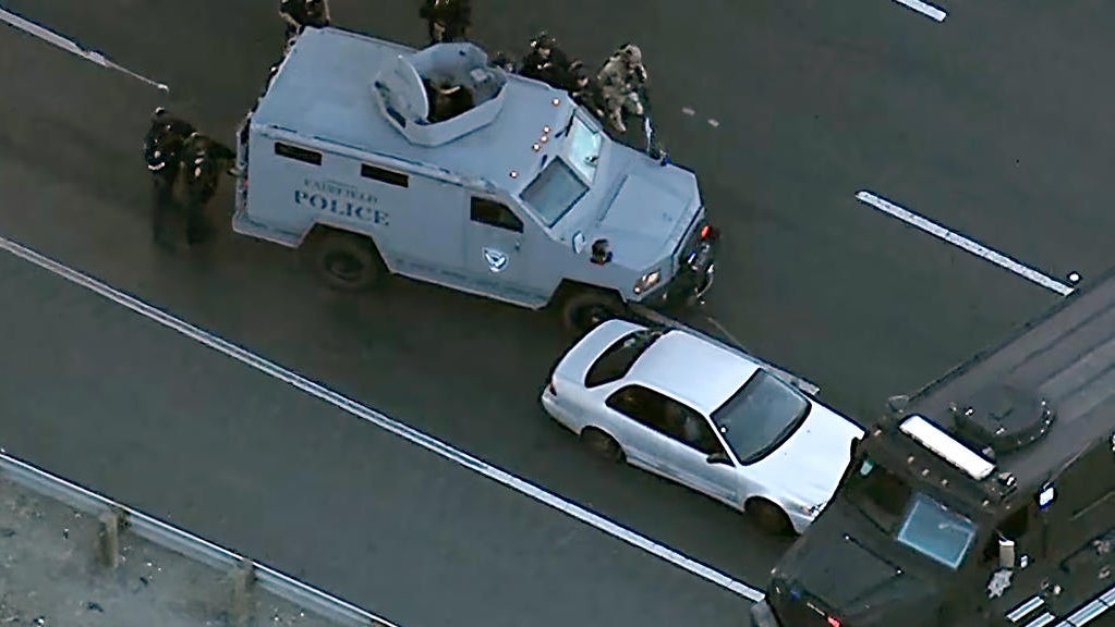 Freeway shooting suspect who shot self in Fairfield I-80 standoff still ...