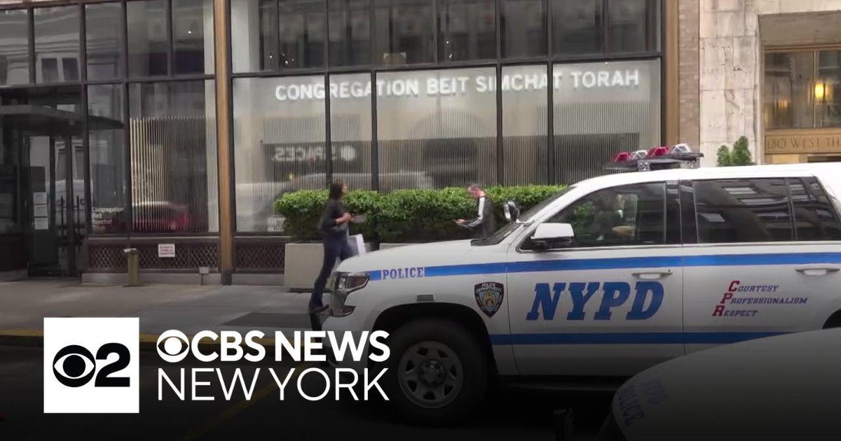 Rabbi speaks out after fake bomb threat - CBS New York