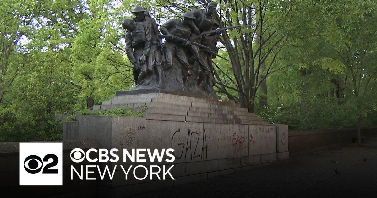 16-year-old accused of vandalizing World War I statue in NYC - CBS New York
