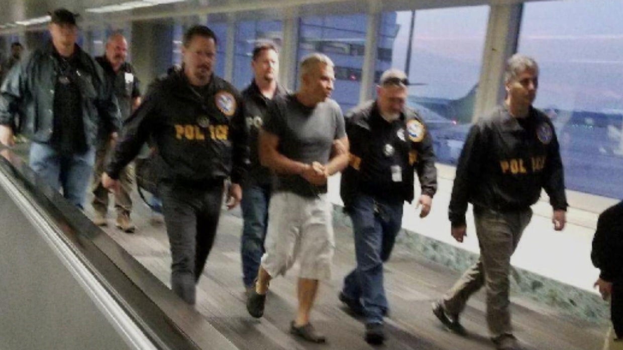 Texas mom's killer is captured after years on the run. Where did he bury her body? - CBS News