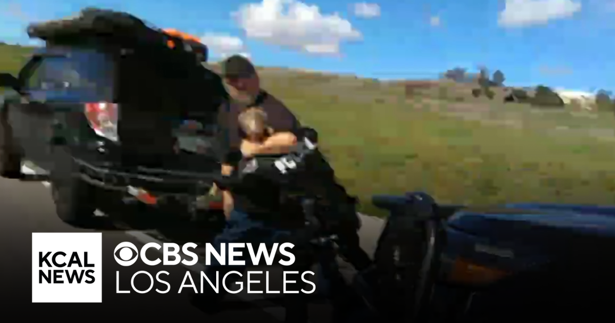 Armed suspect gets shot in the face while putting officer in headlock ...