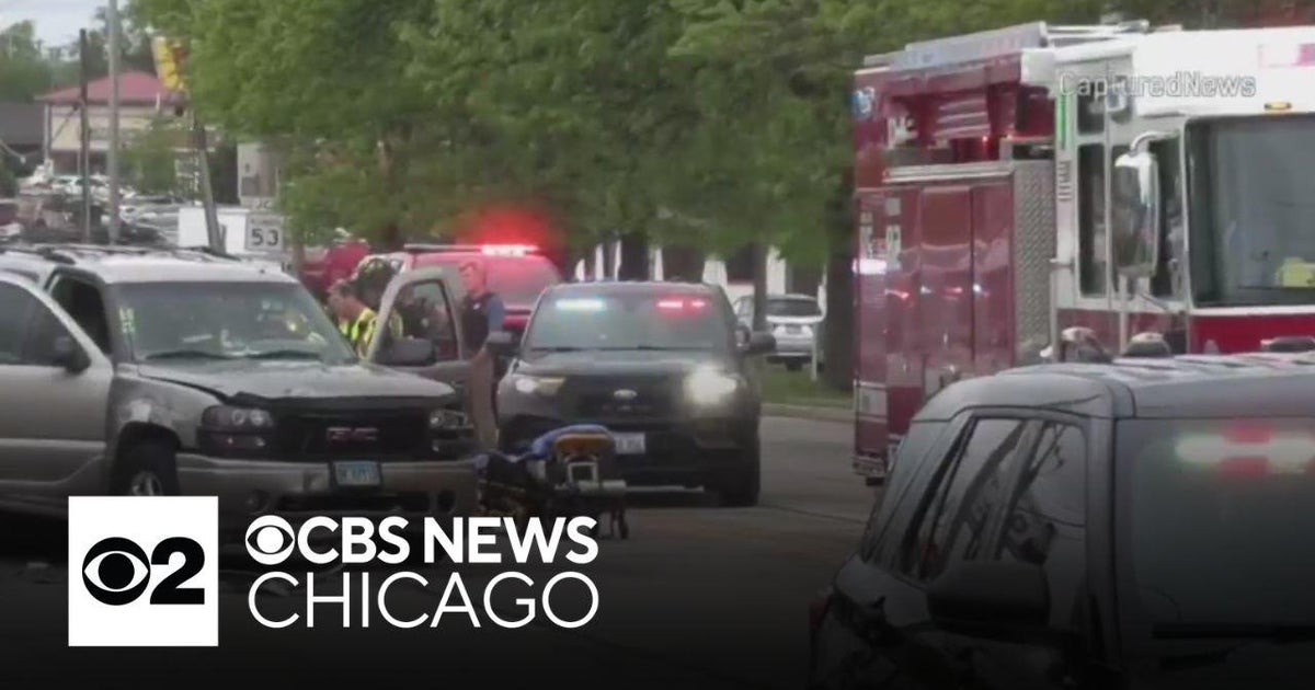 Four people hurt in crash in Chicago's northwest suburbs - CBS Chicago