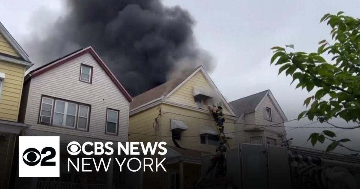 Heavy smoke pours from Bayonne building on fire - CBS New York