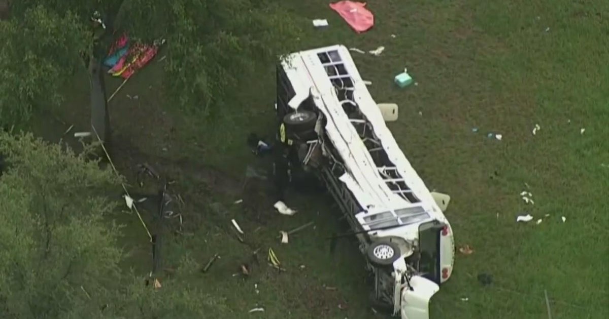 At least 8 people killed in Florida bus crash, dozens injured - CBS Miami