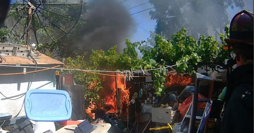 7 displaced after fire breaks out in Modesto alley - CBS Sacramento