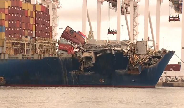 SLIDESHOW: Up-close photos of damage to Dali as ship leaves Key Bridge ...
