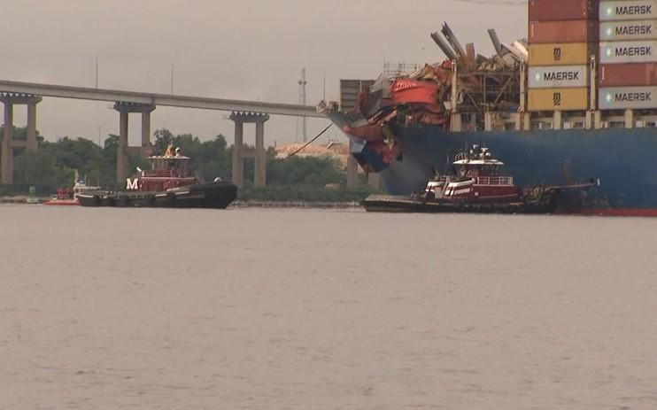 SLIDESHOW: Up-close photos of damage to Dali as ship leaves Key Bridge ...