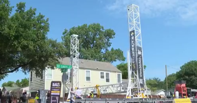 Watch this giant, automated 3D-printer build a home in Fort Worth - CBS ...