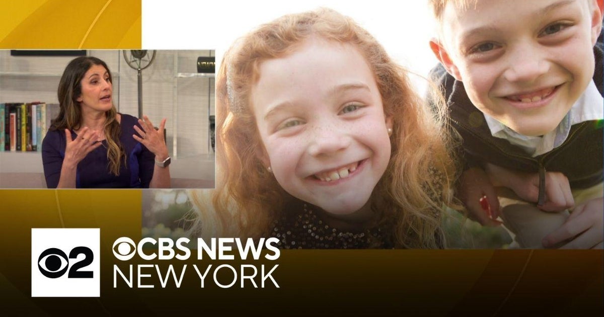 How to elevate your family photo game - CBS New York