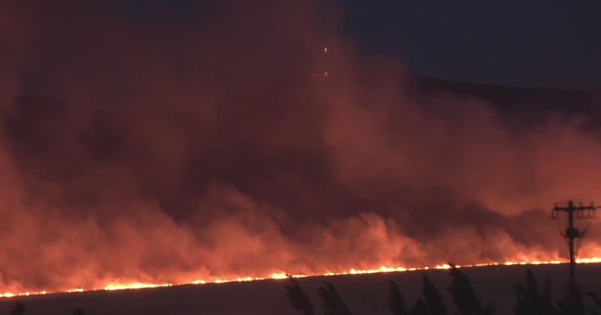 Massive Corral Fire tops 10,000 acres as it's fanned by 40 mph winds ...