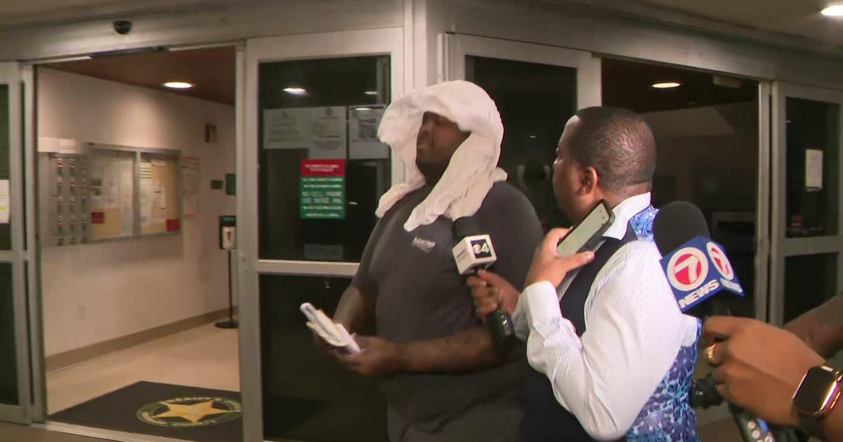 Sean Kingston walks out of Broward jail after posting bond; charged ...