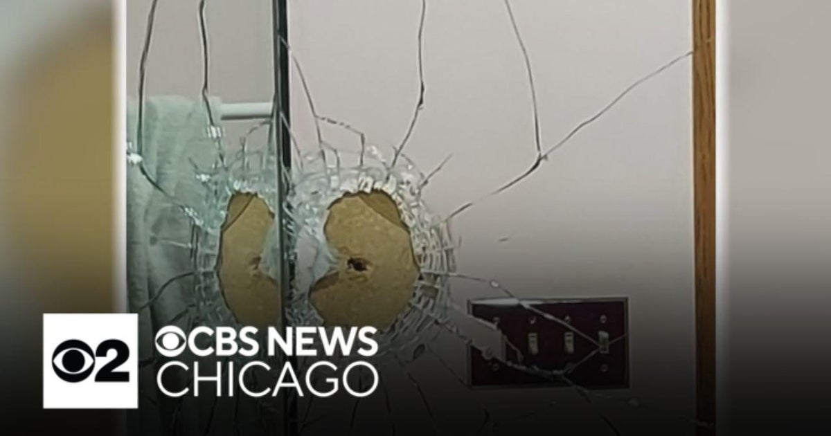 Stray bullet hits family's bathroom on Chicago's Northwest Side - CBS ...