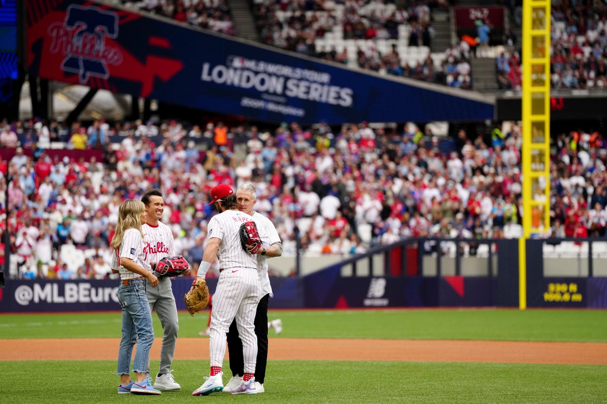 At Phillies-Mets MLB London Series, Rob McElhenney, Chase Utley and ...