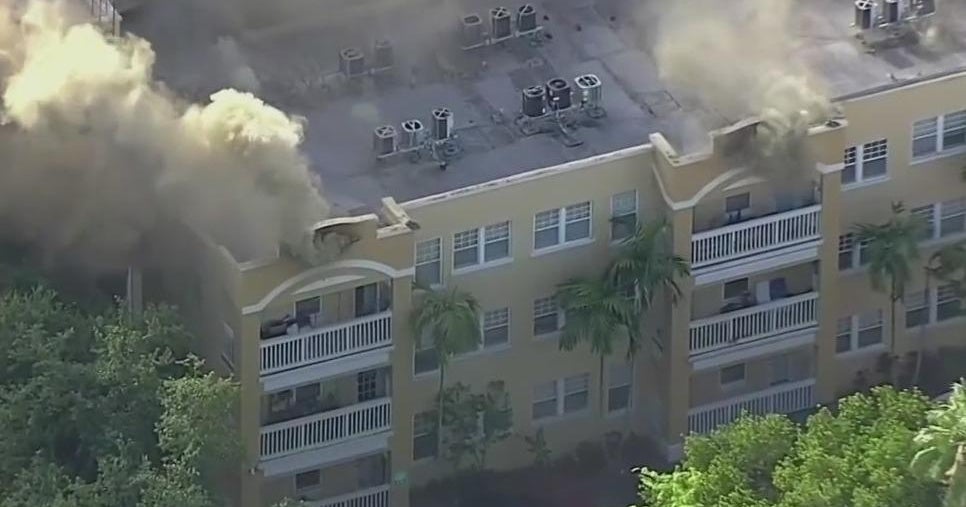 Massive fire at Miami apartment building, multiple people rescued - CBS ...