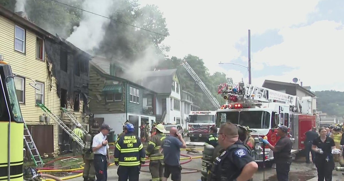 Crews battle apartment fire in Etna - CBS Pittsburgh