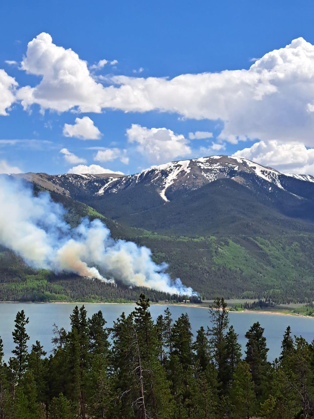 Colorado wildfire near Twin Lakes grows to 200 acres - CBS Colorado