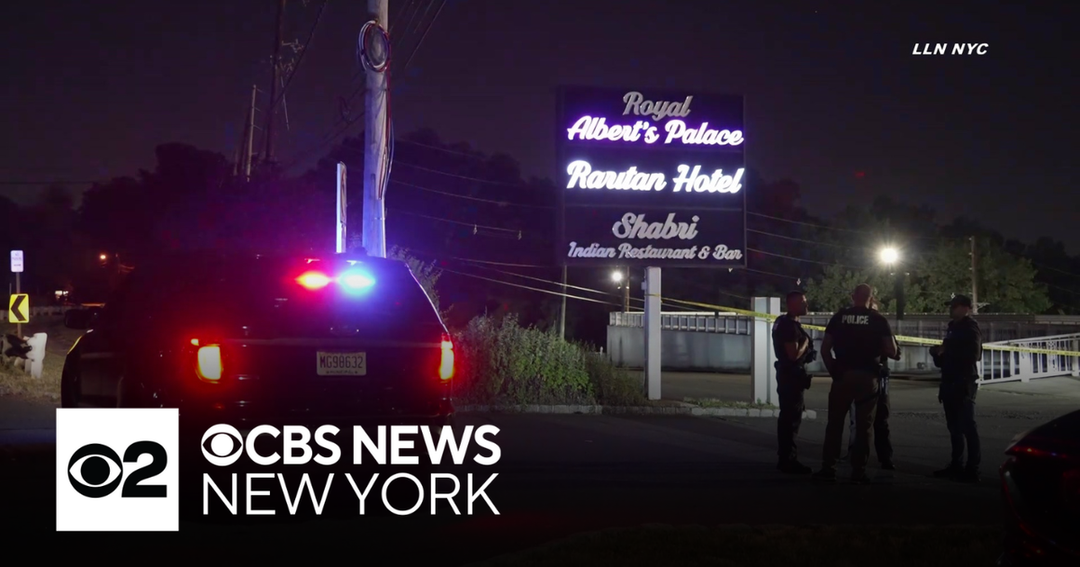 NYPD on scene of hotel shooting in Edison, New Jersey - CBS New York