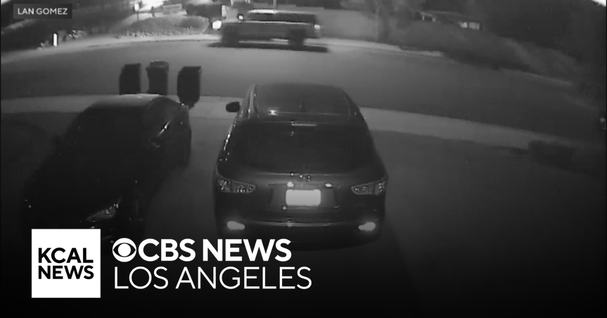 Security camera catches thieves stealing a community's entire mailbox ...