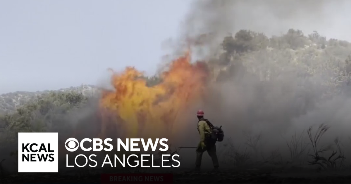 Post Fire continues to rage near Gorman, causing closure of I-5 - CBS ...