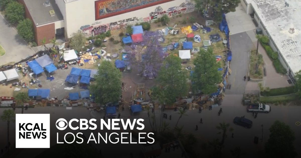 Police move in to dismantle protester encampment on CSULA campus - CBS ...