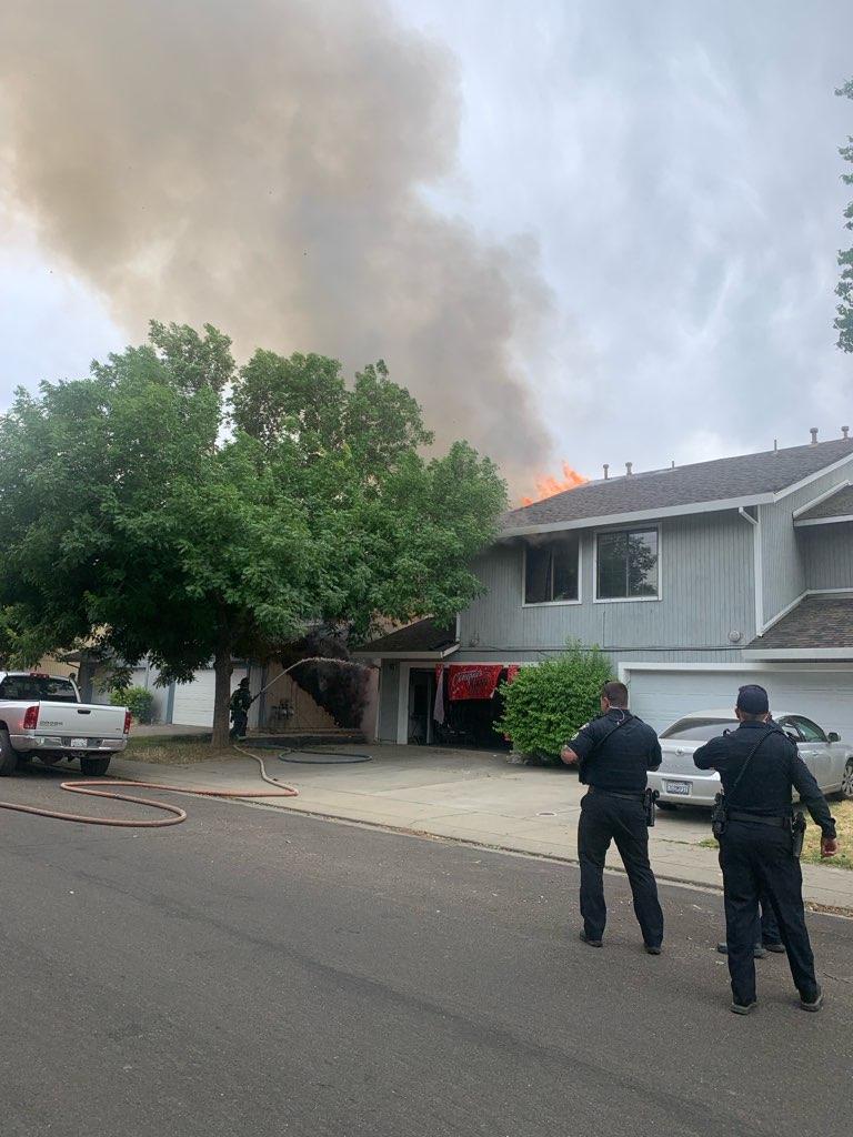 15 people displaced after 2 Ceres duplexes catch fire - CBS Sacramento