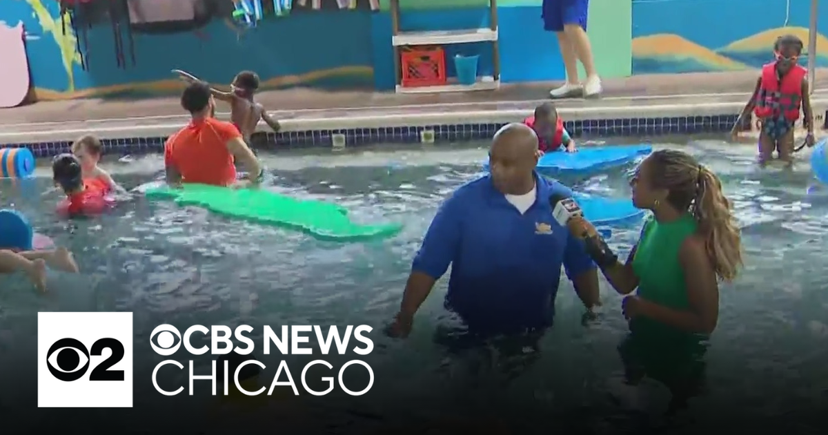 World’s largest swim lesson - CBS Chicago