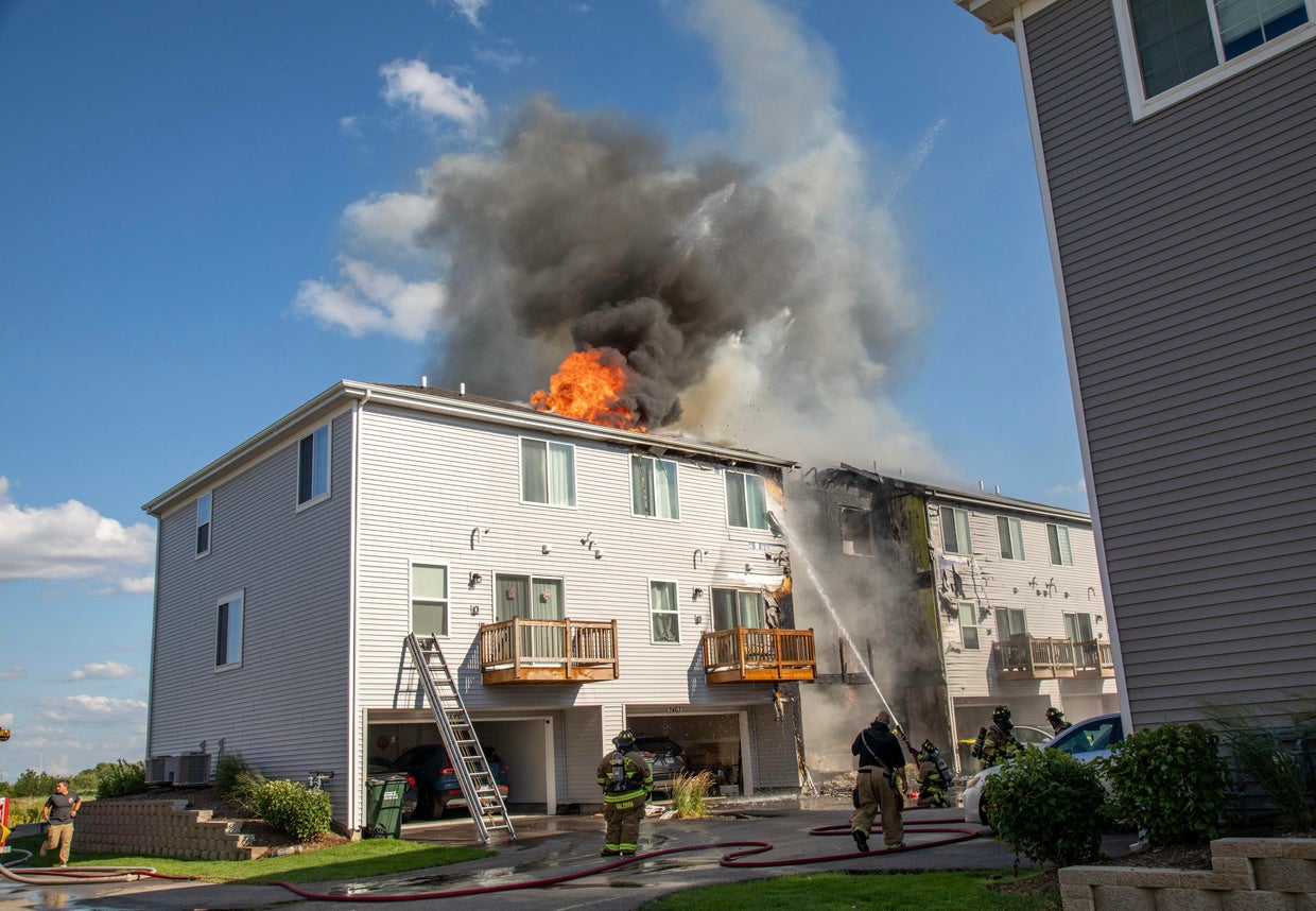 Fire destroys townhouse in Pingree Grove, Illinois, 4 treated for ...