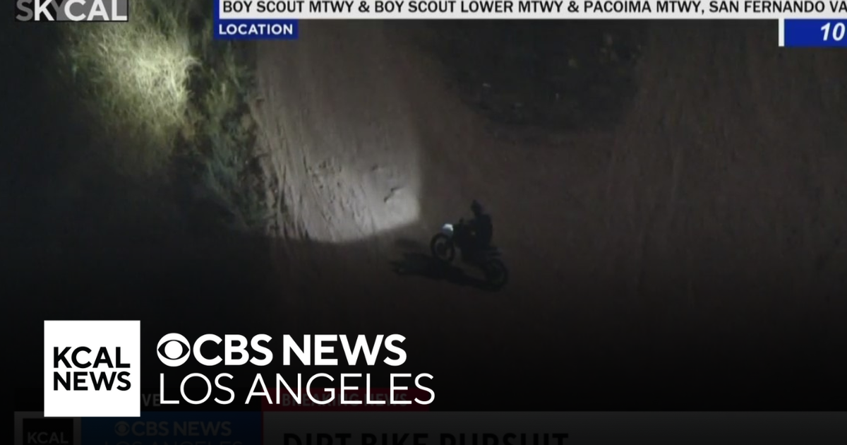 Dirt bike rider leads police on crazy chase in San Fernando Valley ...