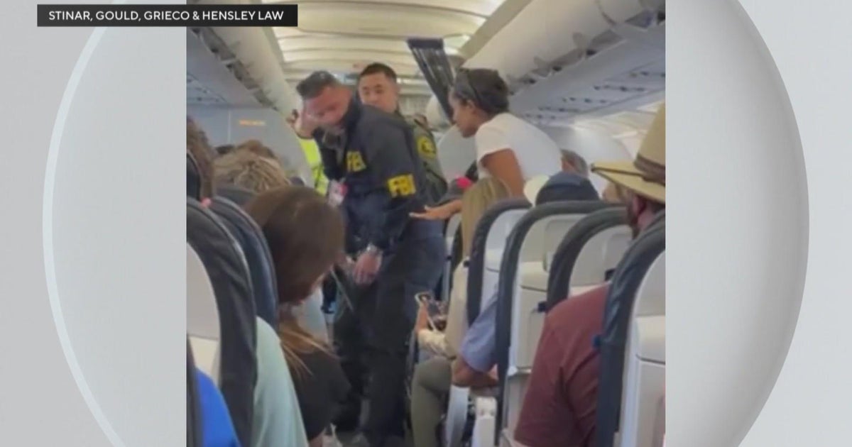 New video shows the moment former Broncos star Terrell Davis was ...