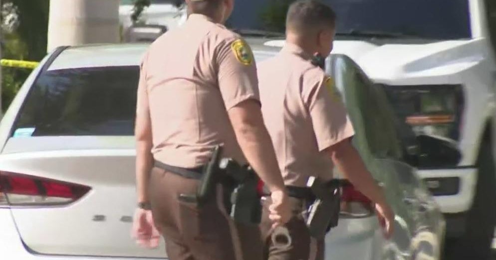 FBI, police raid SW Miami-Dade home - CBS Miami