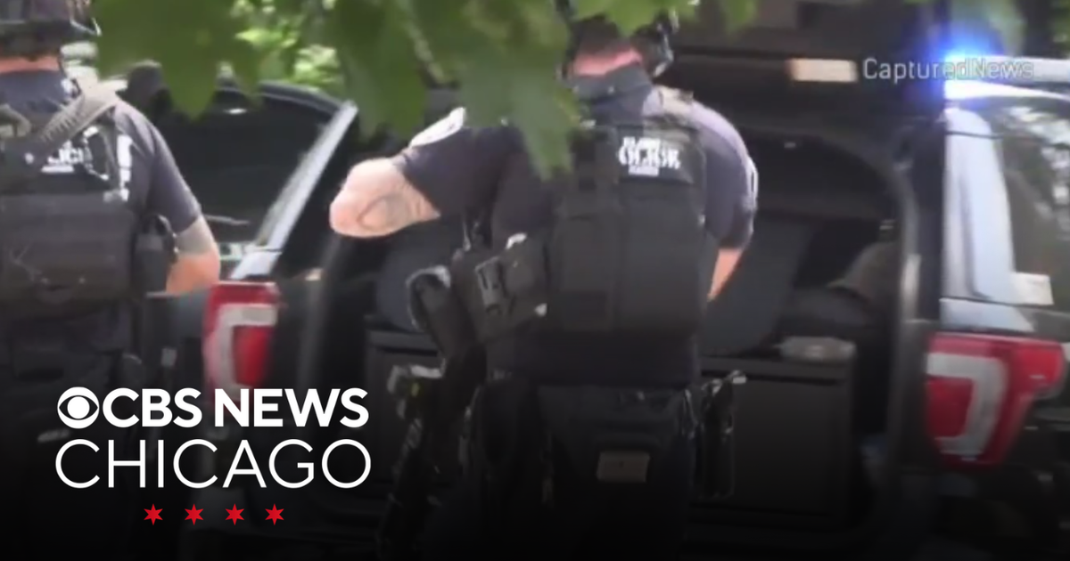 SWAT situation after shooting in Elgin, Illinois - CBS Chicago