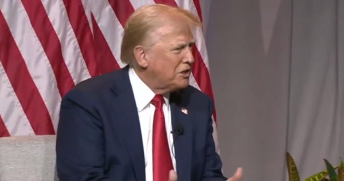 Trump's tense start at NABJ convention - CBS News