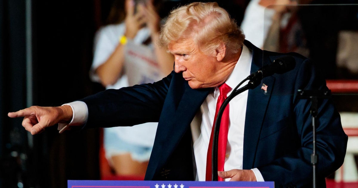 Trump raising funds in the Hamptons - CBS News