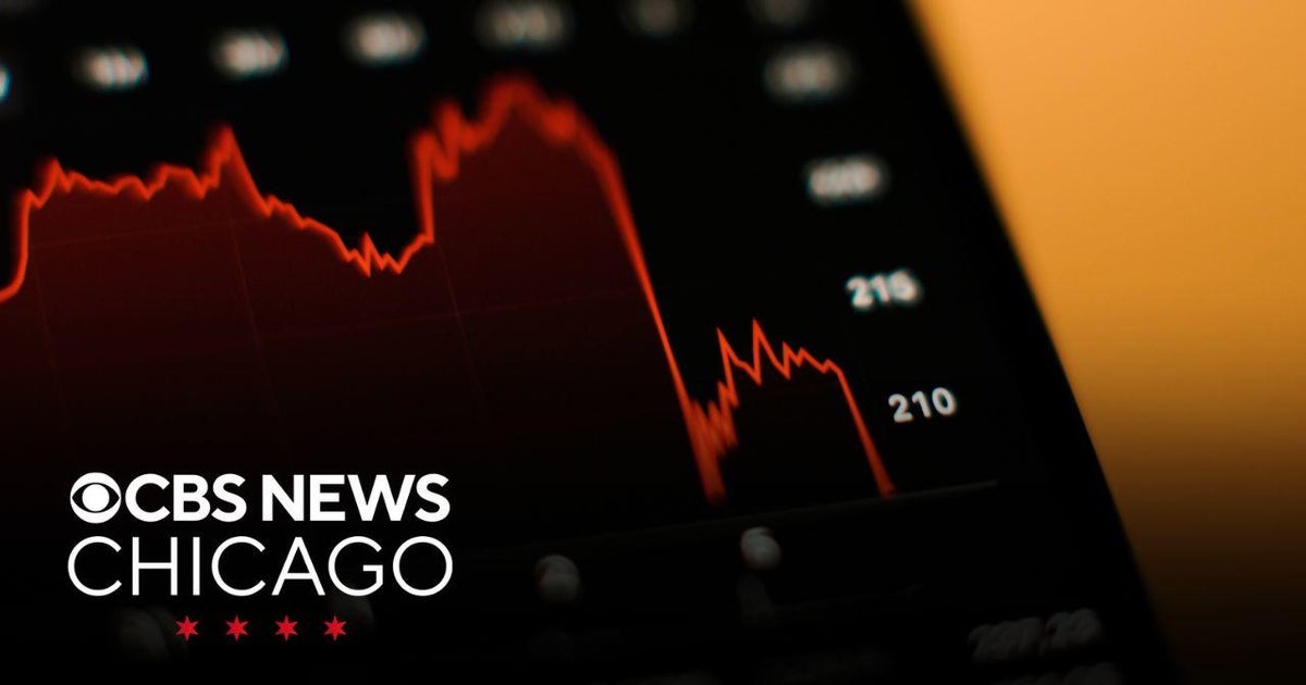 U.S. Stock market tumbles, but experts say don't panic - CBS Chicago