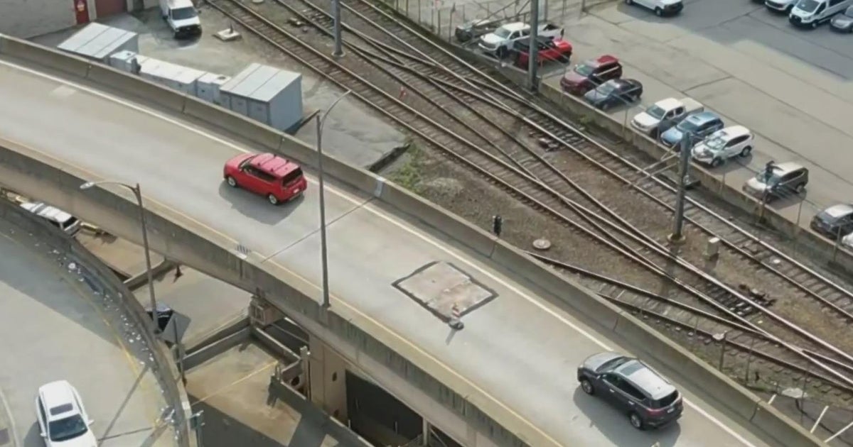 Pothole that closed major ramp in Pittsburgh gets temporary fix - CBS ...