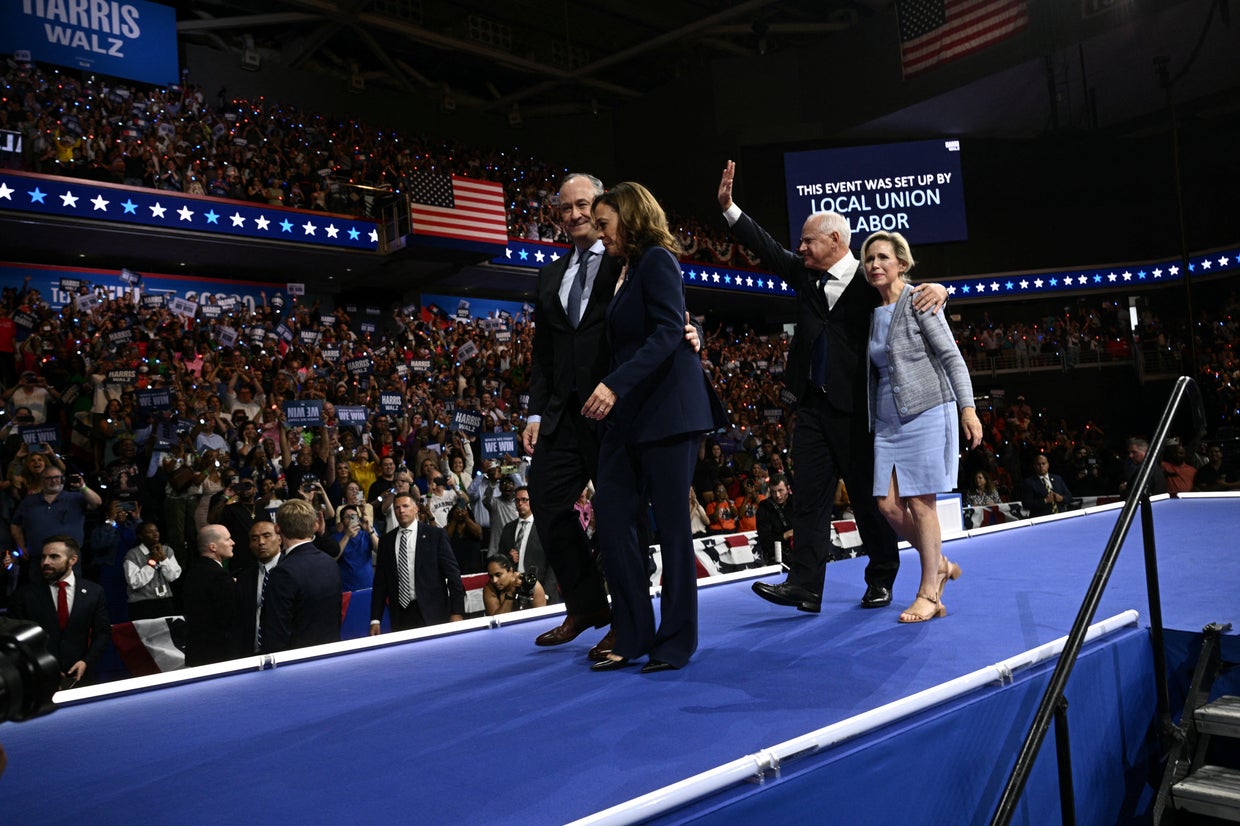 Who is Gwen Walz, Minnesota's first lady and wife of VP candidate Tim ...