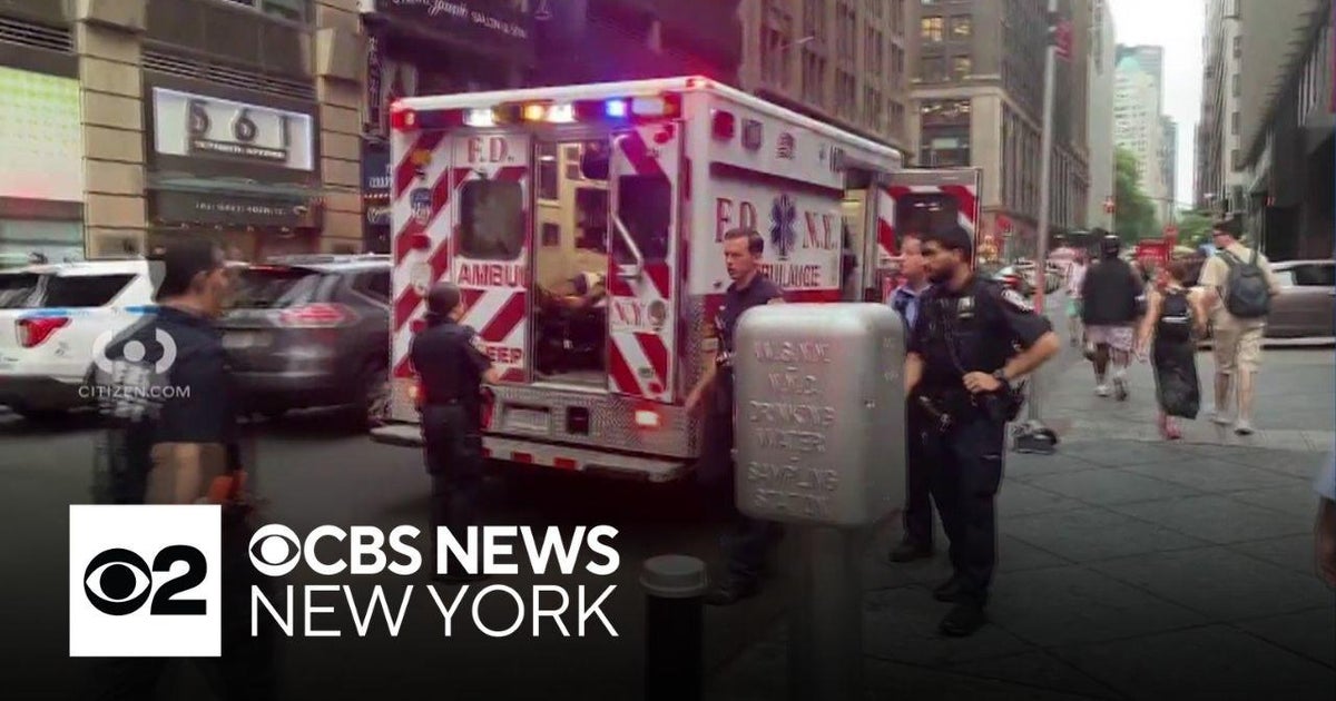 Officers hurt trying to stop turnstile jumper in Times Square - CBS New ...