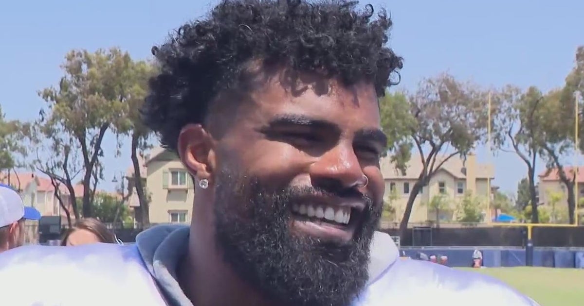 Zeke Elliott is all smiles back at Dallas Cowboys training camp - CBS Texas