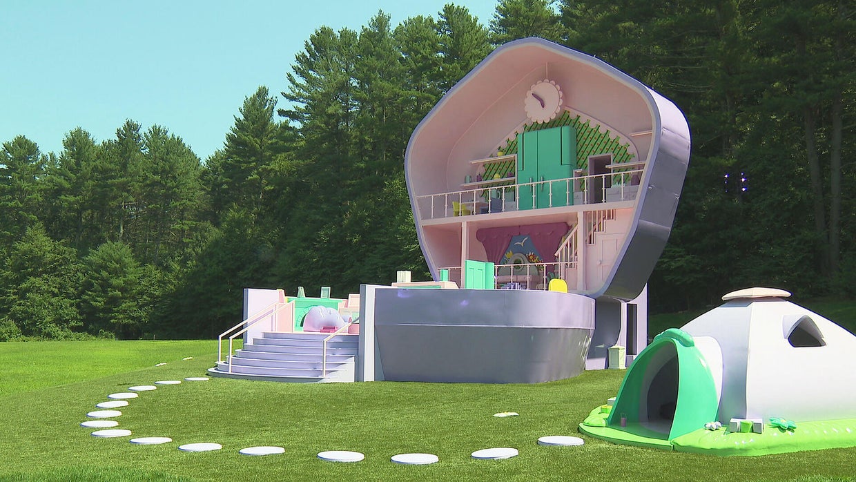 A life-sized Polly Pocket compact is now available to rent in ...