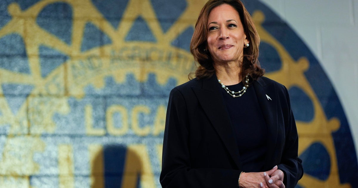 Harris, Walz meet with UAW members at Detroit-area union hall - CBS Detroit
