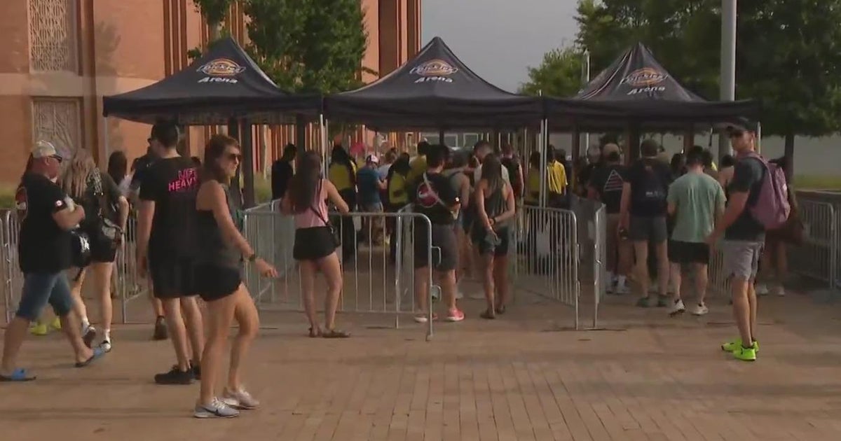 Crowds grow outside Dickies Arena for tribute to CrossFit athlete who ...