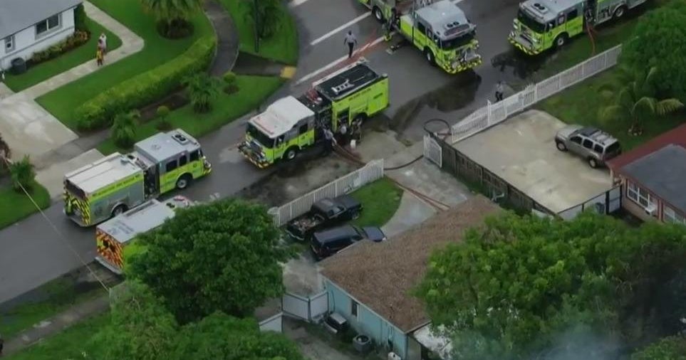 Large fire destroys shed behind Miami Gardens home - CBS Miami